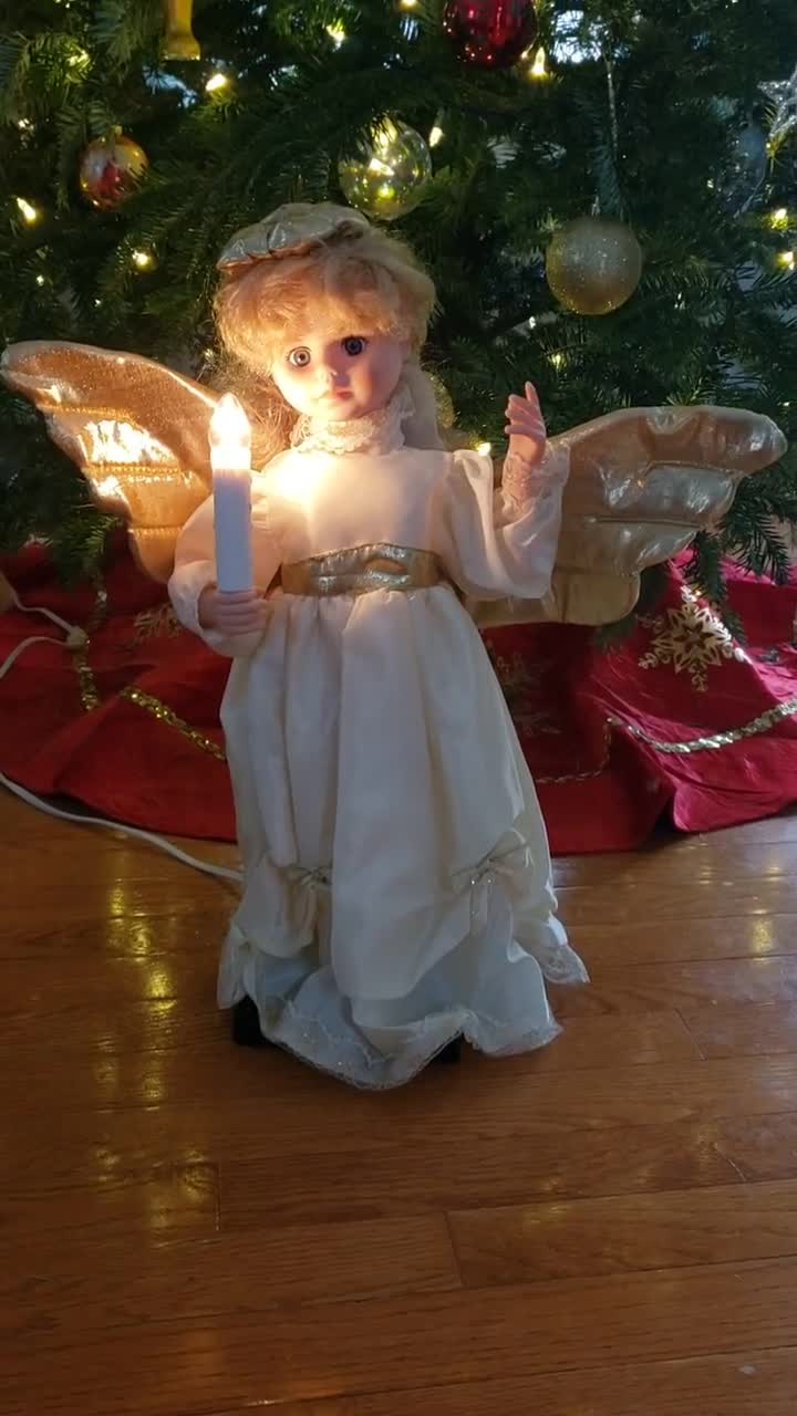 Animated Christmas Angels An Angel Holding A Christmas Wreath High Res