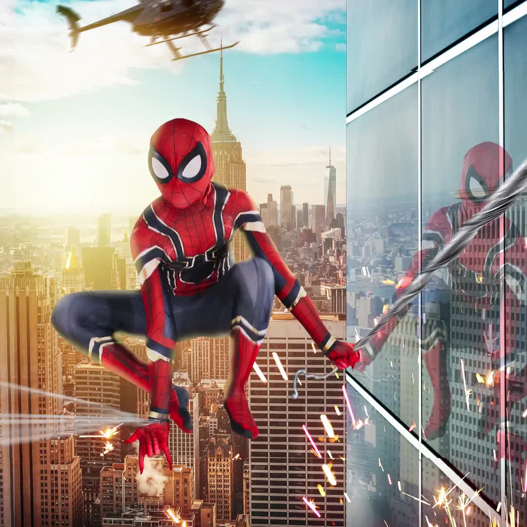 Spiderman Escalando Un Edificio Alto