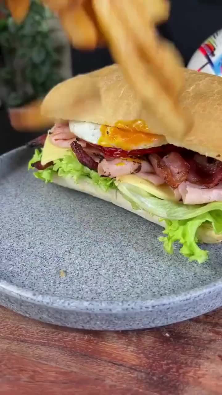 Uruguayan Chivito Chivito | Traditional Sandwich From Uruguay