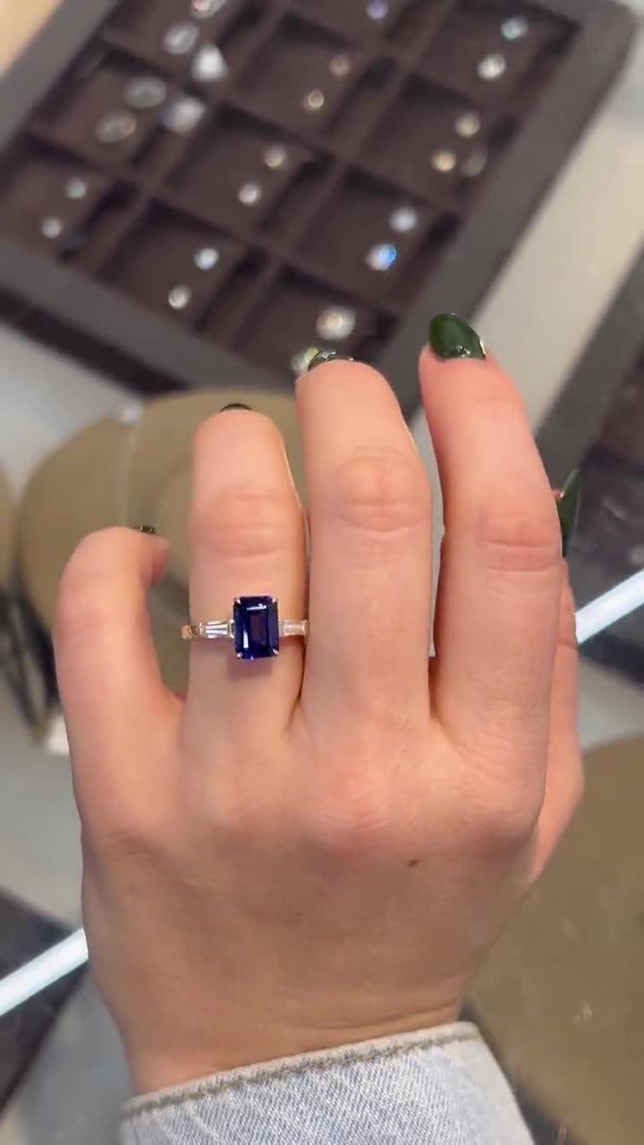 2 carat emerald cut sapphire store
