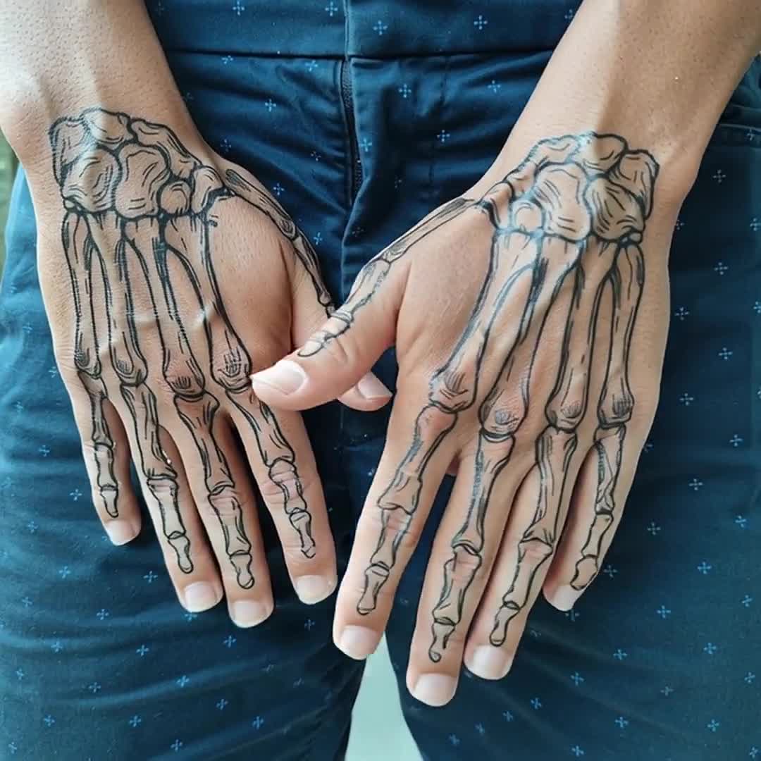 Skelett Hand Tattoo